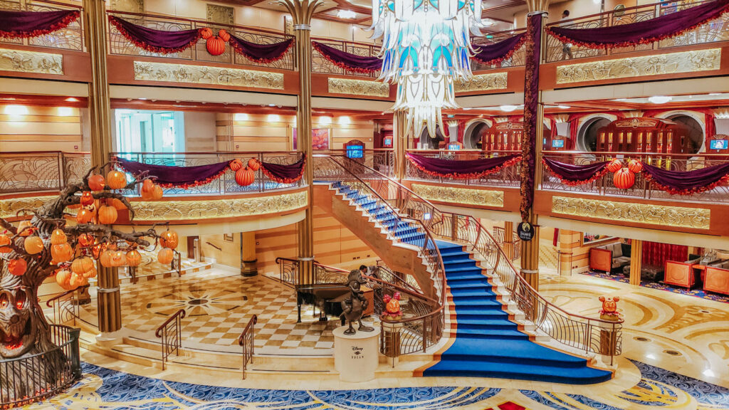10 Photo Spots Aboard the Disney Dream - This Girl Knows It