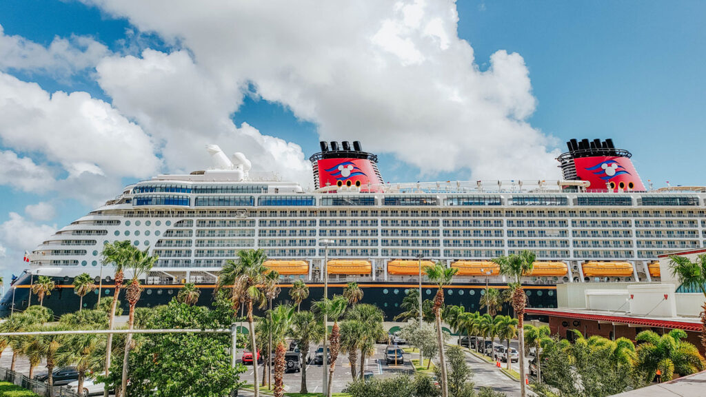 10 Photo Spots Aboard the Disney Dream - This Girl Knows It